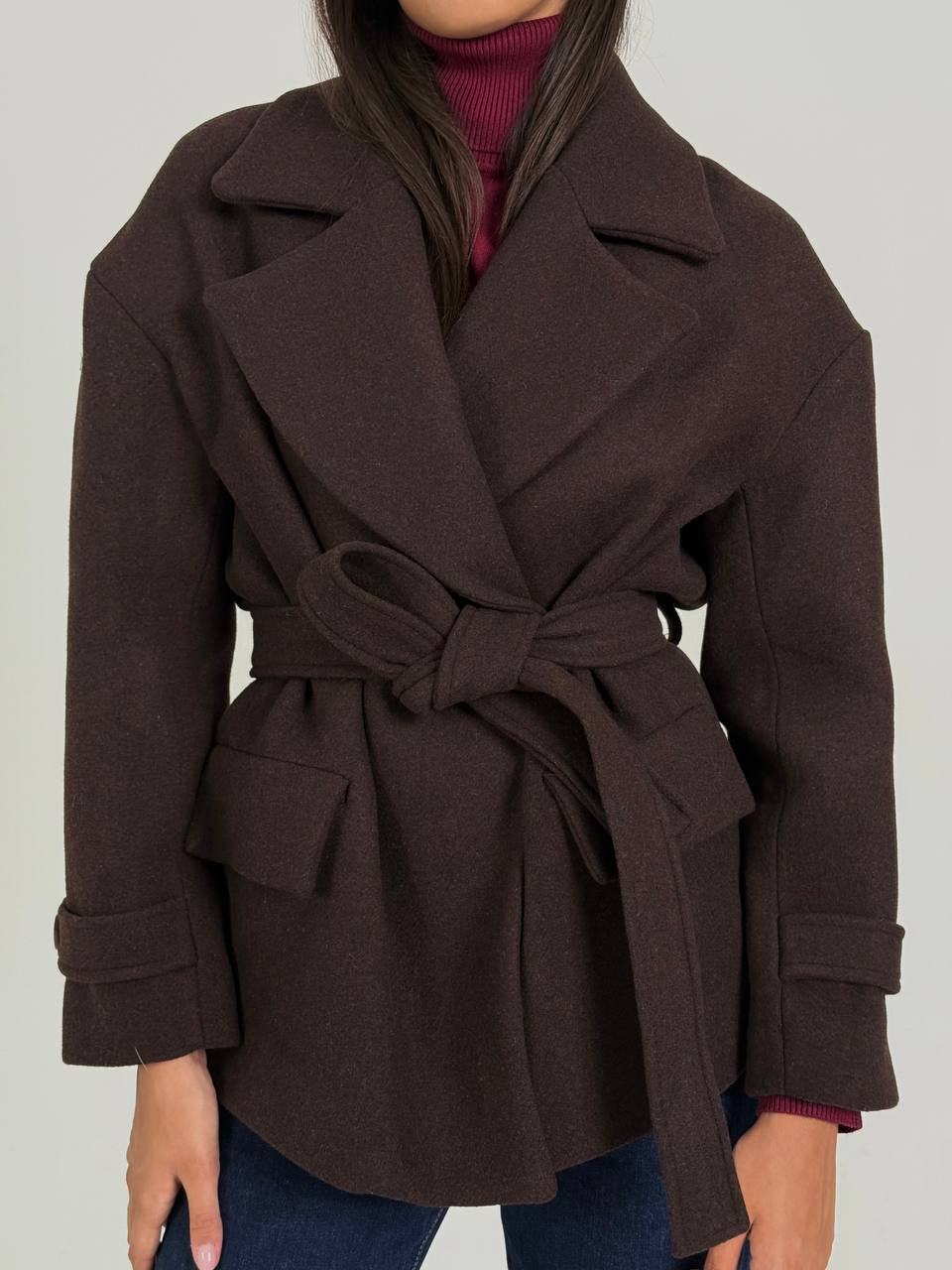 Short coat with belt