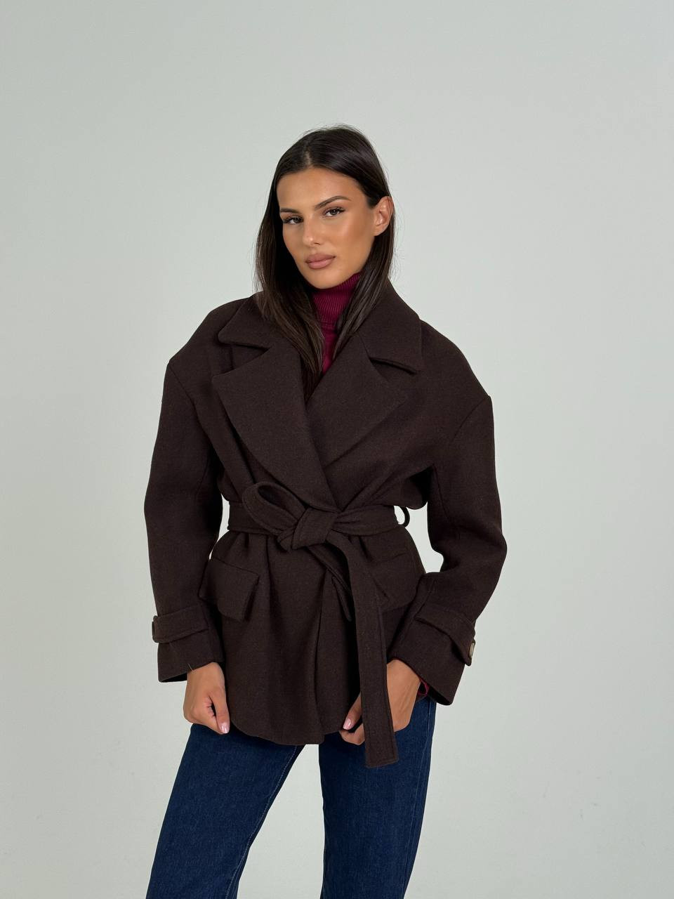 Short coat with belt